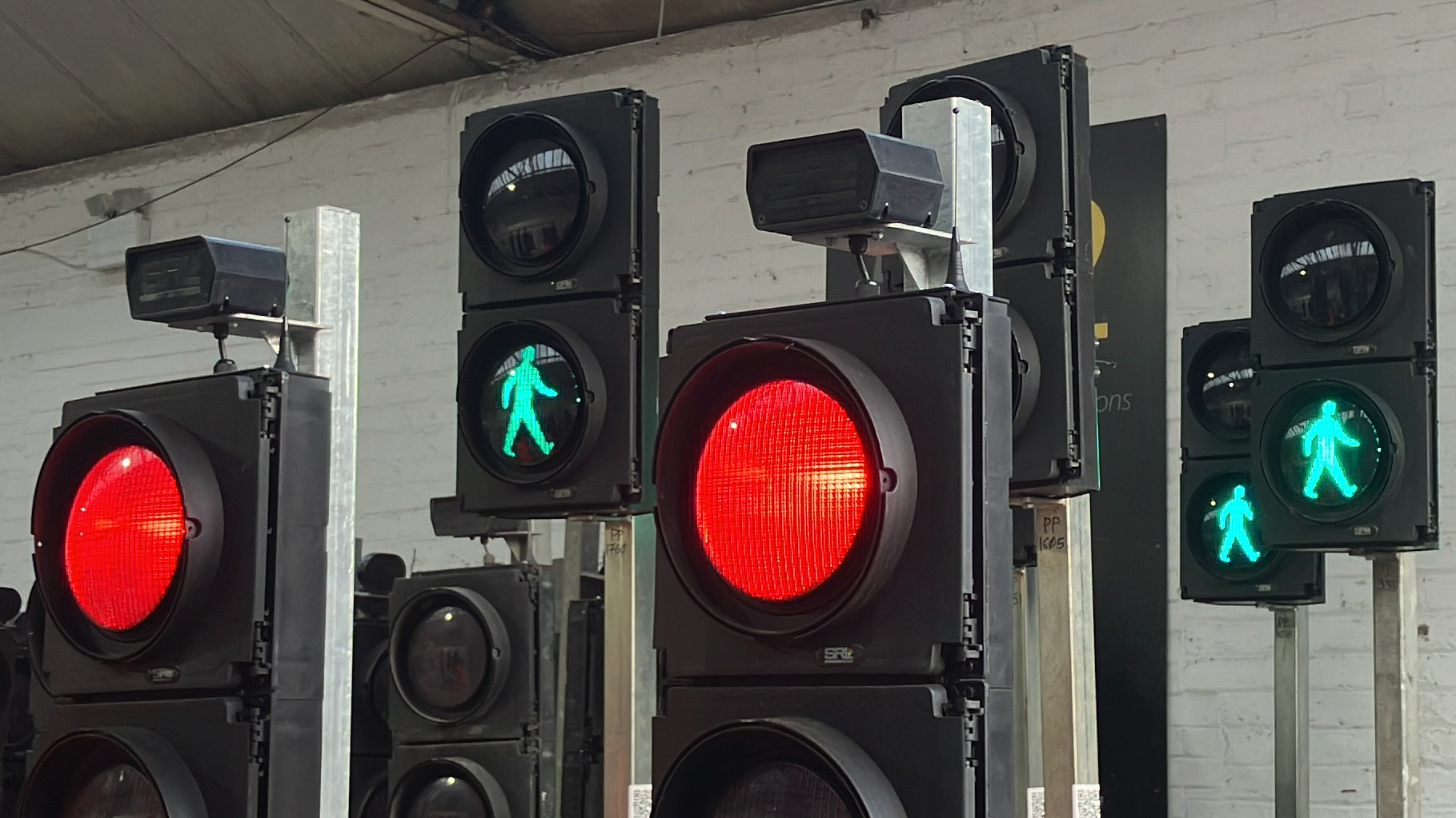 Hiring Temporary Traffic Lights: What You Need to Know | SRL Traffic ...